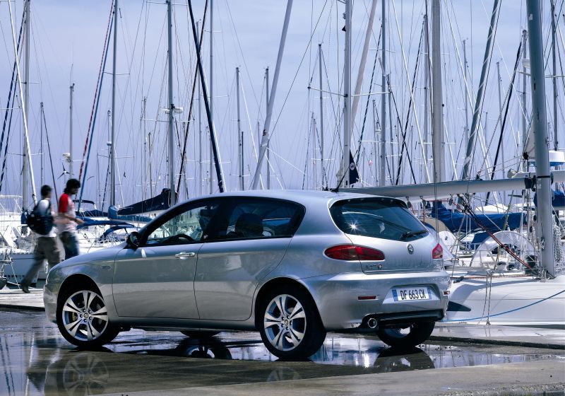 Alfa Romeo 147 (facelift 2004) 5-doors 1.6 (105 Hp)